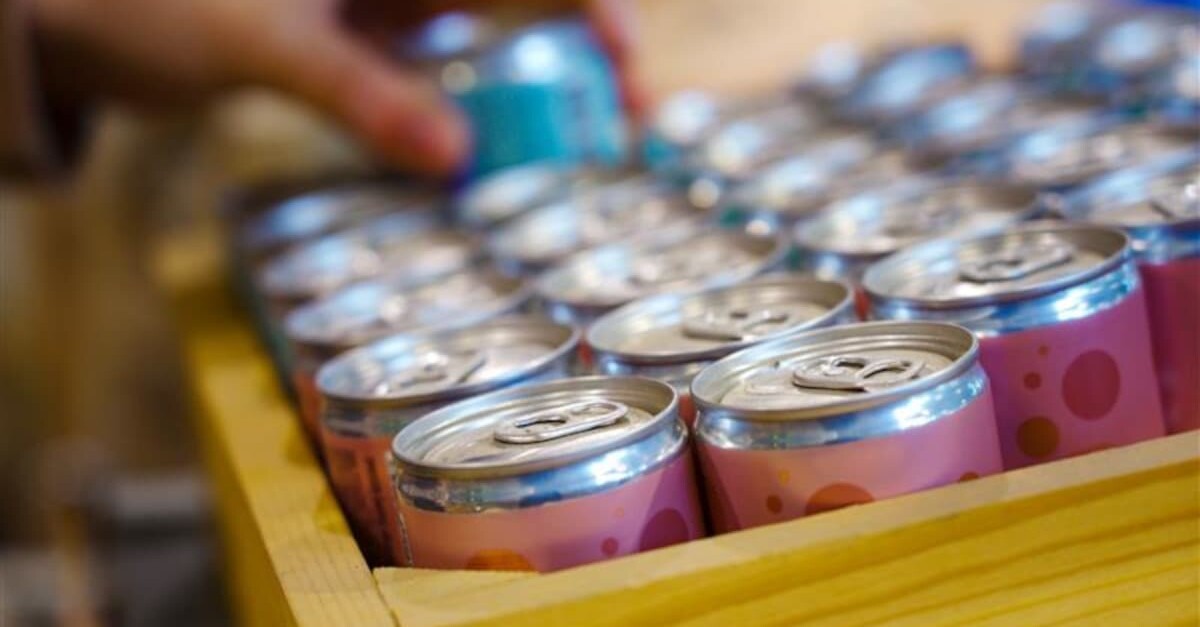 Sustainable Soft Drink Packaging: Aluminum & Returnables
